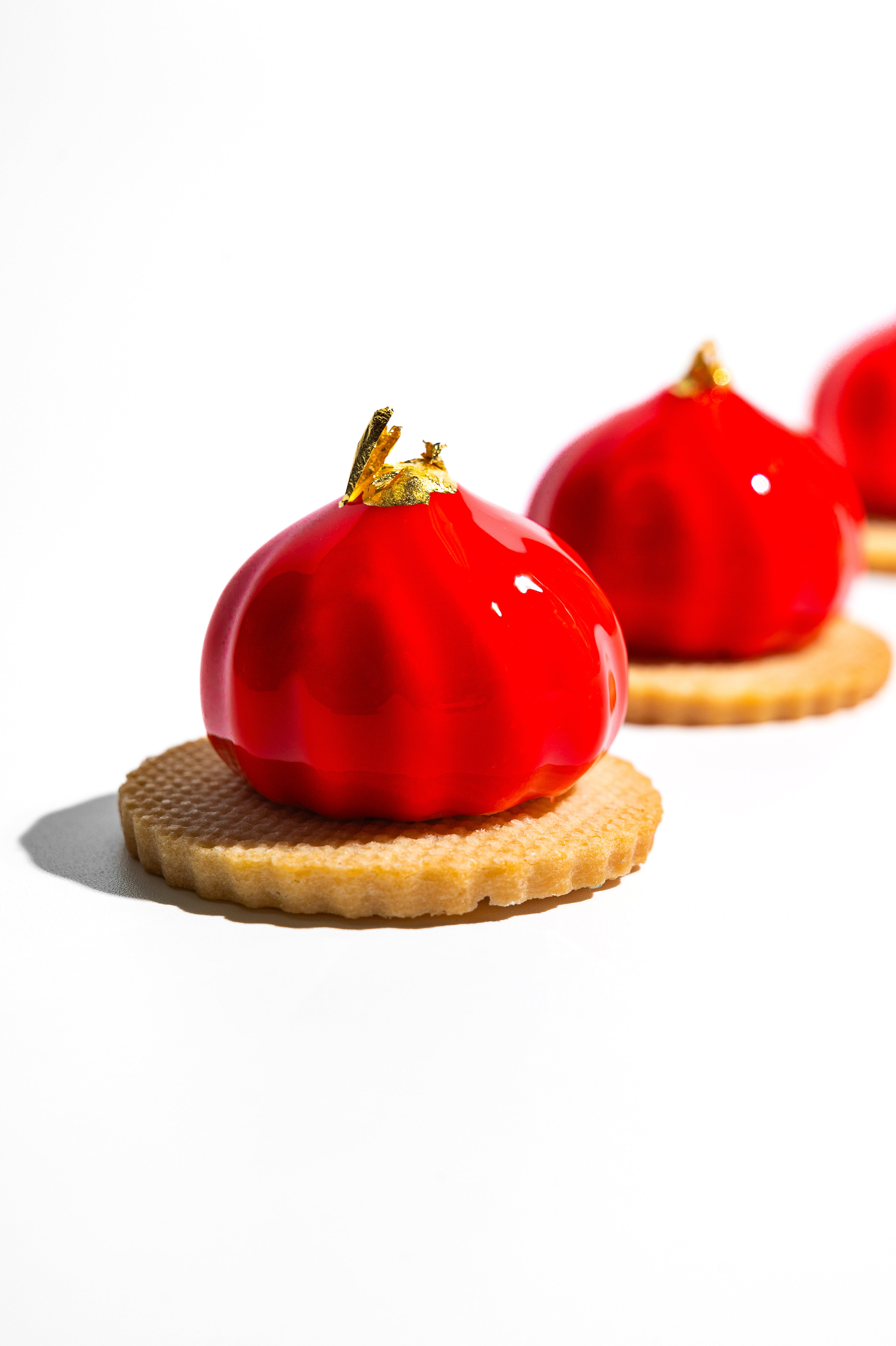 Petit Gateaux Crown – Bergoderi Stylish Desserts